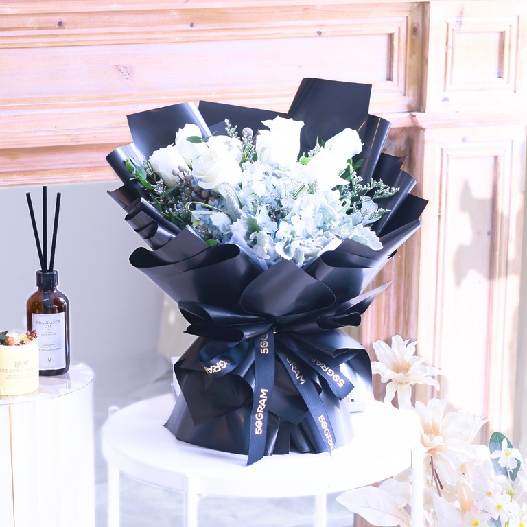 Aozora Blue Hydrangea Hand Bouquet | 50gram
