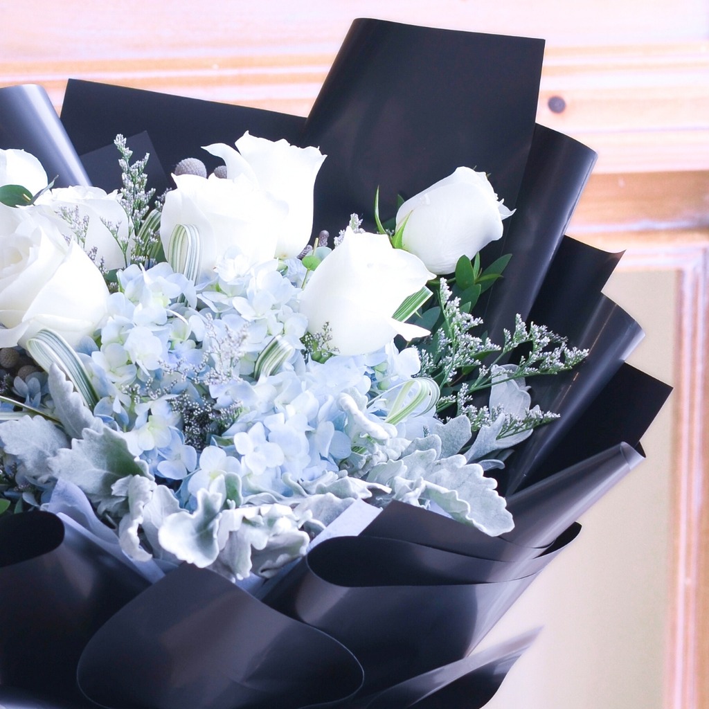 Aozora Blue Hydrangea Hand Bouquet | 50gram